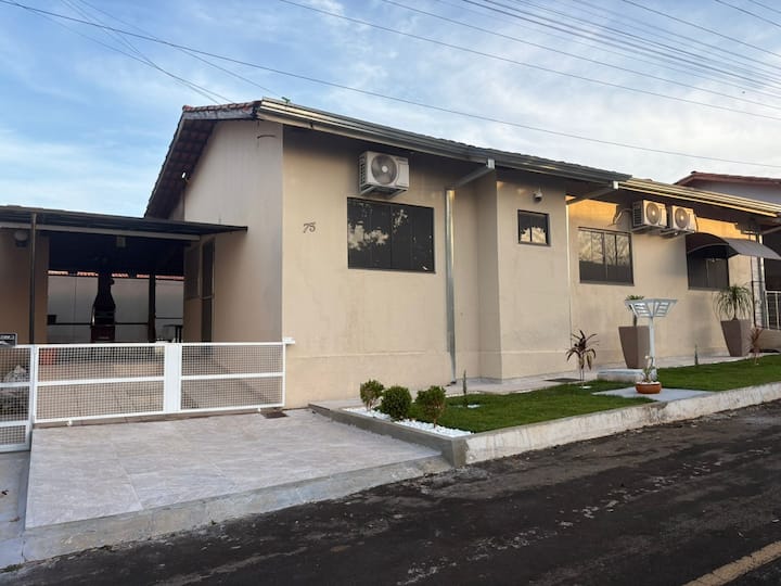 Belíssima Casa Para Temporada. - Caldas Novas