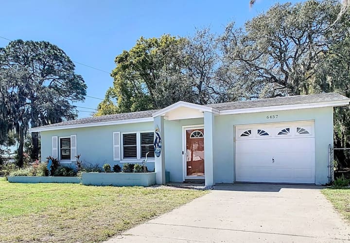 Downtown River Road Retreat “Bring A Boat” - New Port Richey, FL