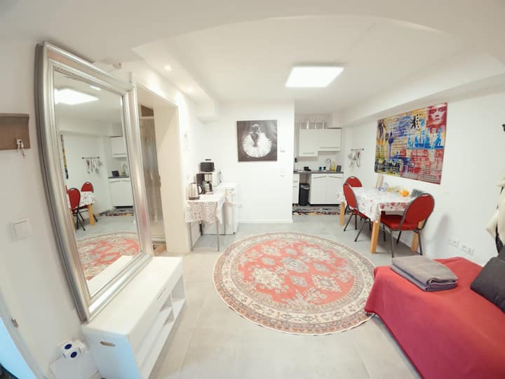 Mini-apartment With 3 Separate Beds In Steglitz - Berlin