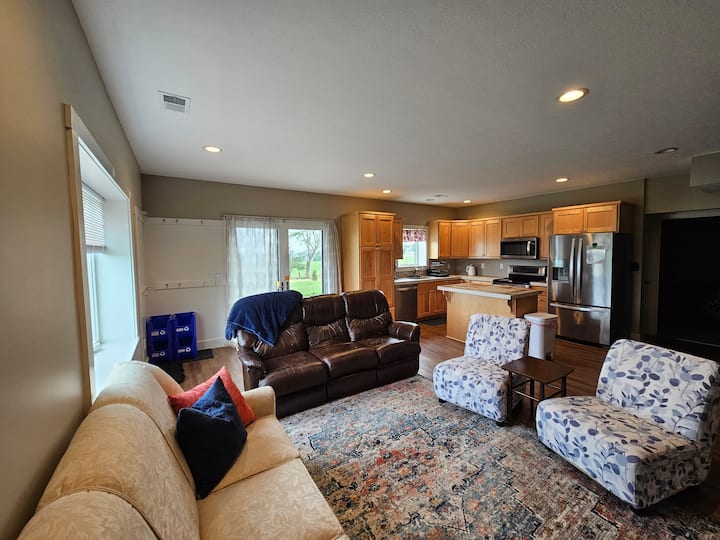 Blue Skies & Mountain Views W/ Hot Tub  - 2 Bdrm - Harrisonburg, VA