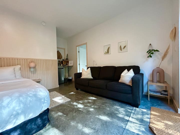 White Haus2 - Private Rainforest Suite | Big Beach - Ucluelet