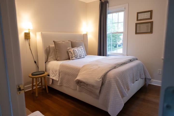 Cozy Guest Room W/ Private Bath - Raleigh, NC