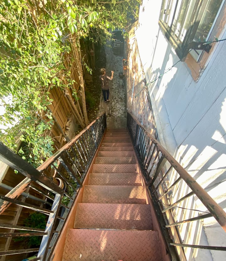 Upstairs Private Guesthouse - Dallas