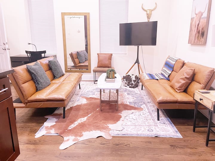 Chic 1b In Wicker Park W/parking King Size Bed - Chicago, IL