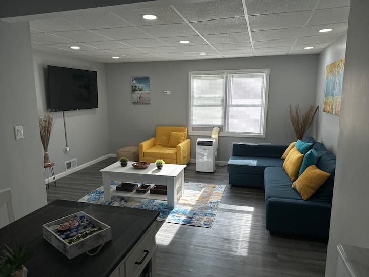 Home Away From Home In The ‘Burbs - Homewood, IL