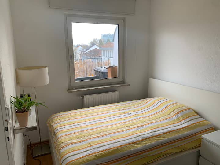 2-zimmer Wohnung Mit Balkonen - Köln