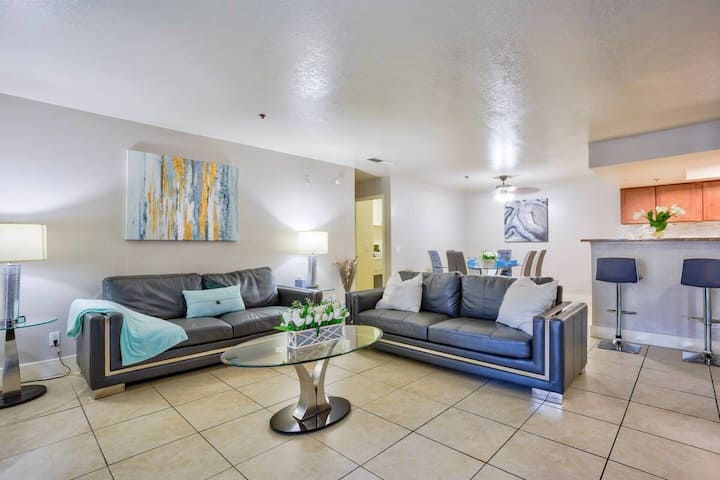 Lux 3br/2ba Condo Near Strip W/pool, Gym, Laundry - Las Vegas Strip, NV