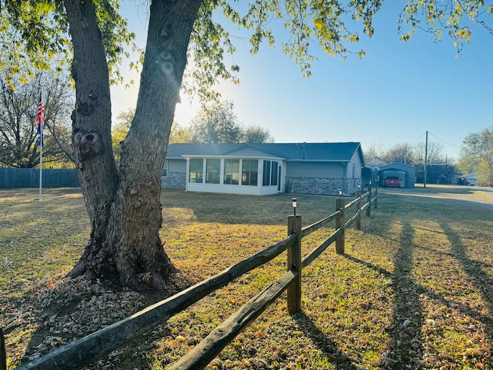 Quiet Room Close To Refinery And Highway (Room 2) - Ponca City, OK