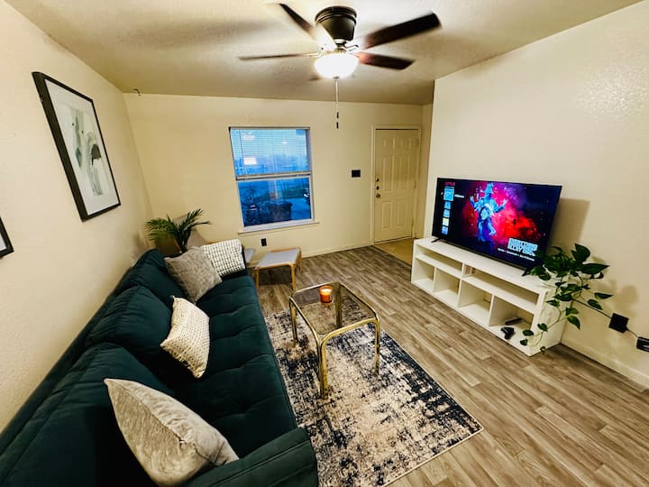 Stylish And Cozy Townhouse - Harker Heights, TX