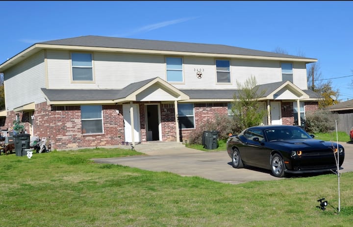 Stylish And Cozy Townhouse - Killeen, TX