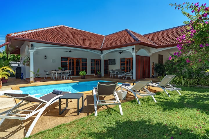 2 Bedrooms Pool Villa Escape - 푸켓