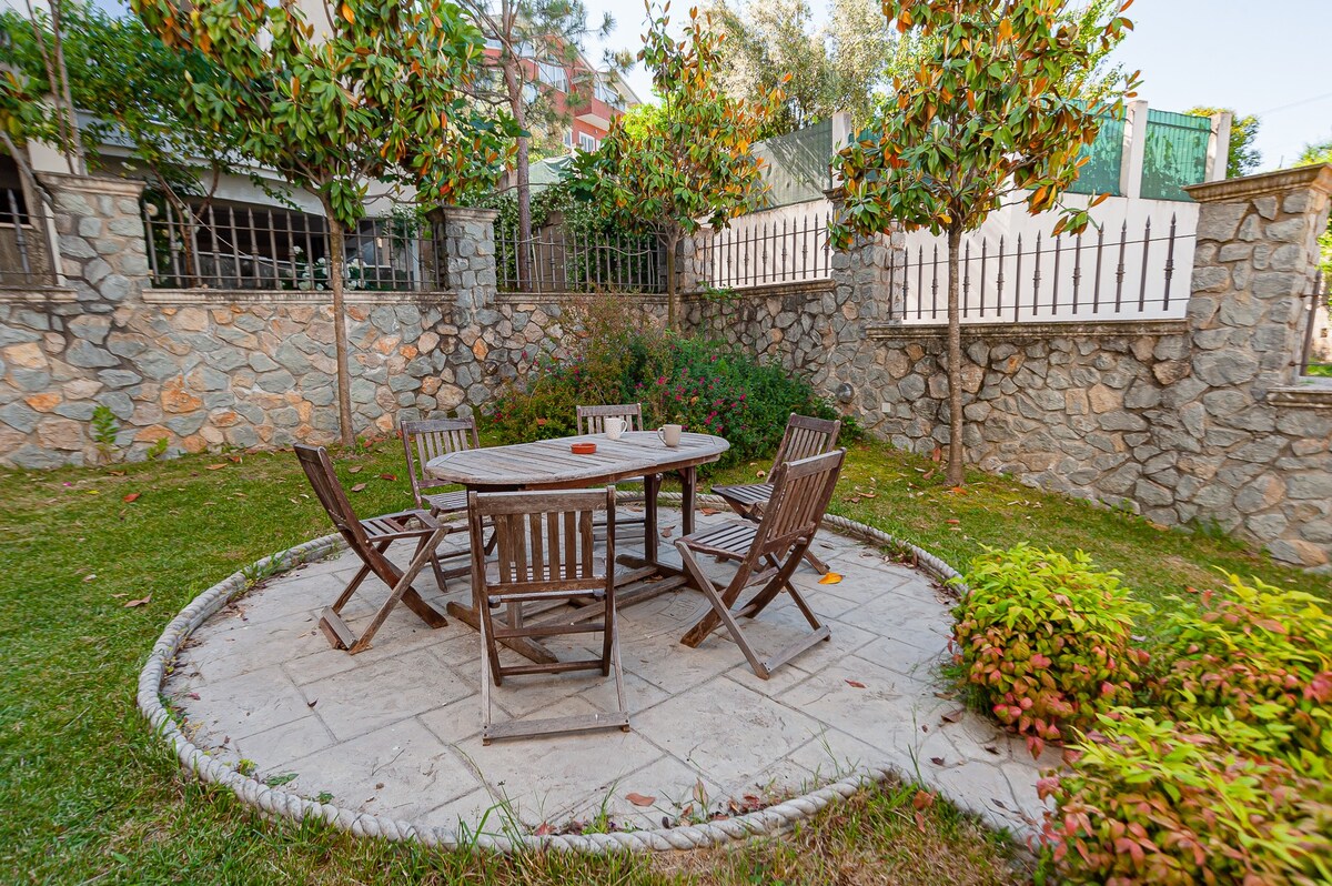 Stanley Kubrick Ap - Lake Villa 145m2 - Apartments for Rent in Sauk ...