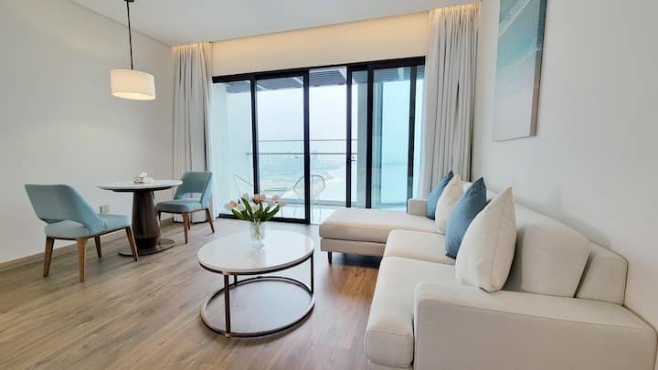 Executive Bay View King|studio Retreat At Alacarte - China