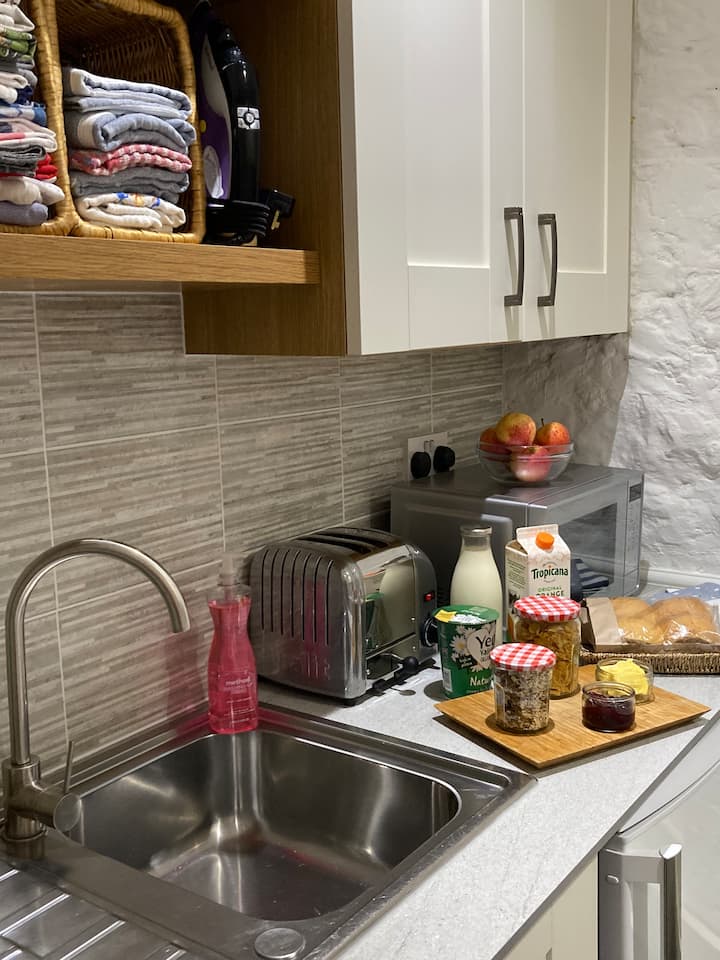 En-suite Loft In Farmhouse. Super King / Twin Beds - Farnham
