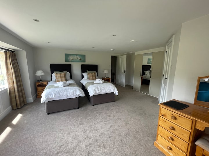 Cumberwell Cottages-dash Corner - Corsham