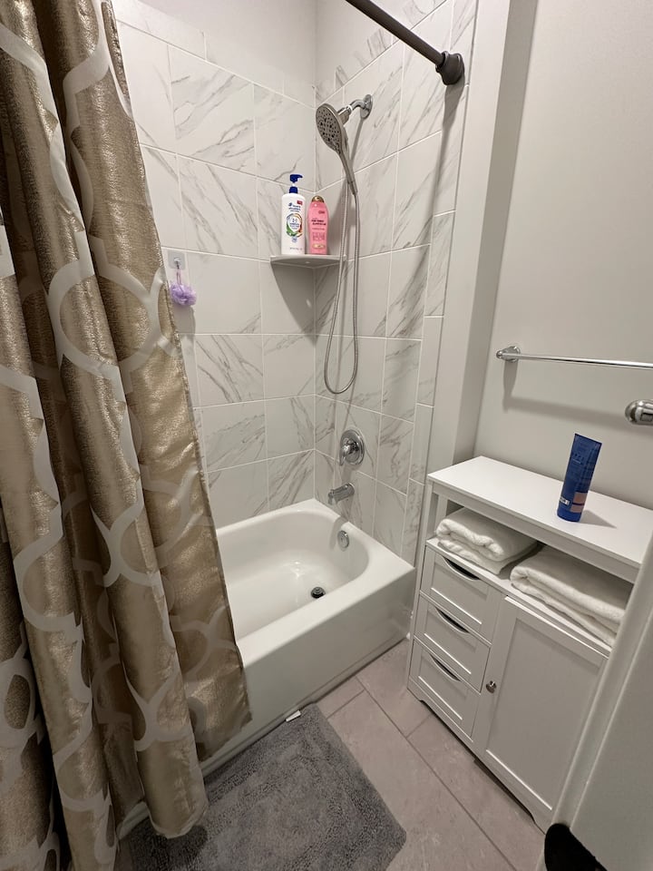 Spacious Room With Lake View - Savannah