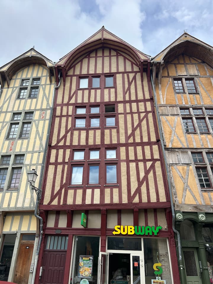 Beau Duplex En Centre Ville Historique - Calme - Troyes