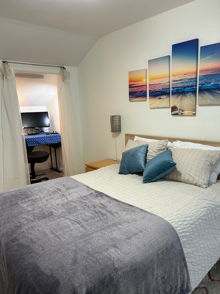 Relax In Stylish Comfort; Walk To Shops & Transit - El Cerrito, CA