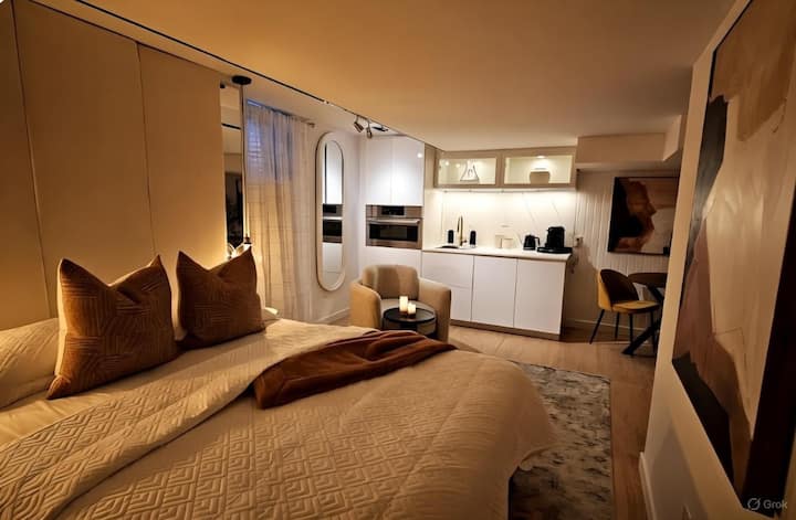 Luxurious Private Studio Portion (Basement) - Mississauga