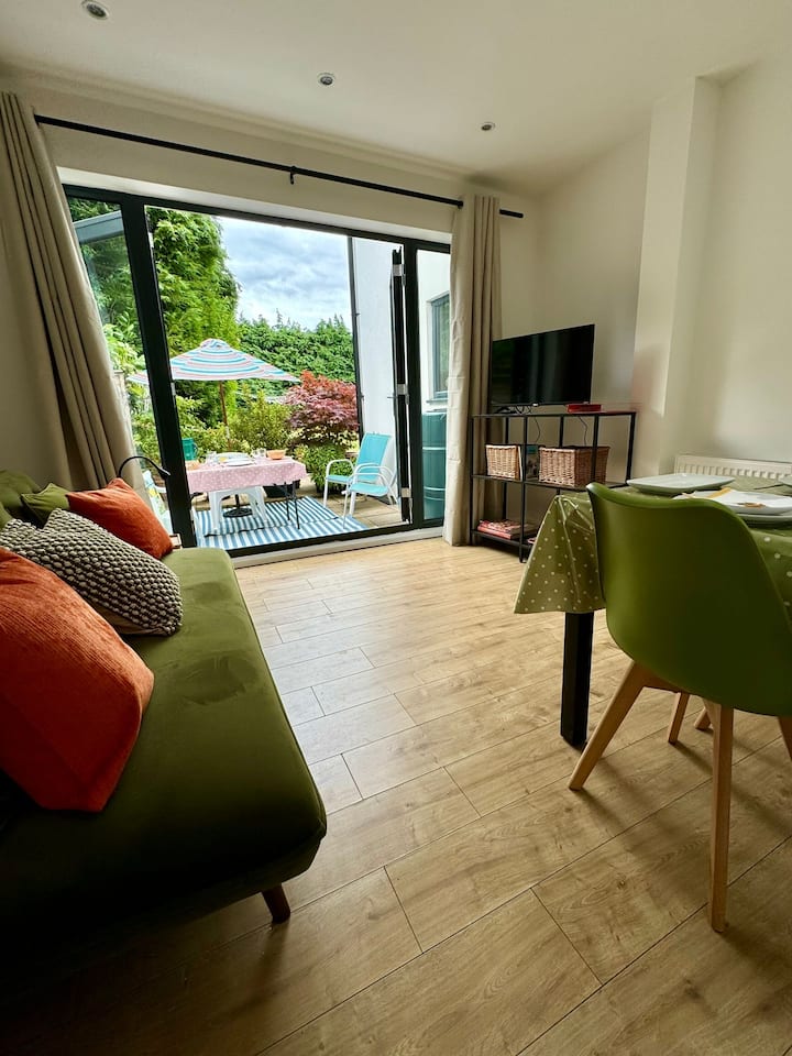 Flat Beaconsfield Bucks Uk
Patio & Free Parking - Beaconsfield, UK