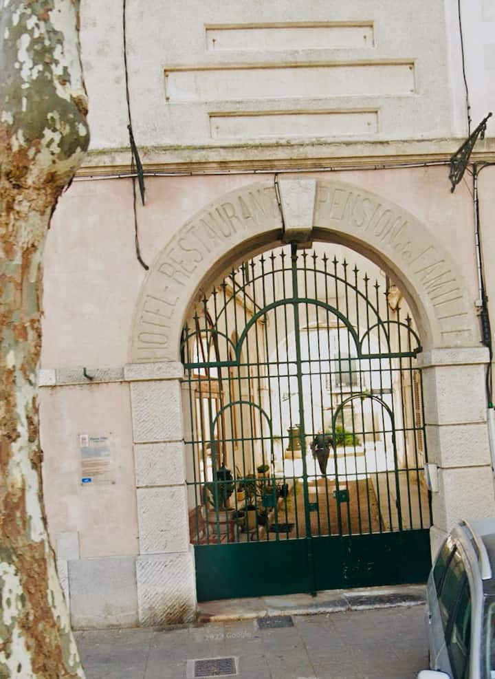 En Plein Cv De Frontignan, - Frontignan
