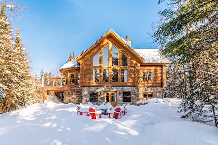 Fiddler Lake Resort: Luxury Chalet + Hot Tub - Saint-Sauveur