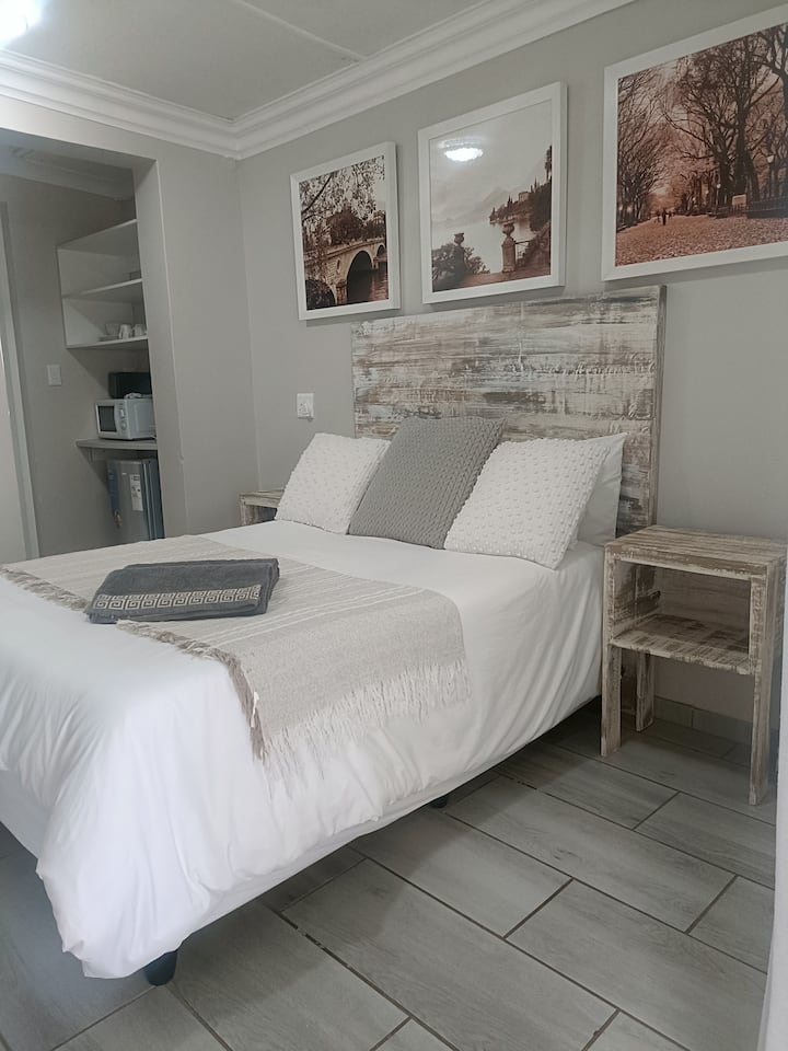 Graceland: Classic Petit - Krugersdorp