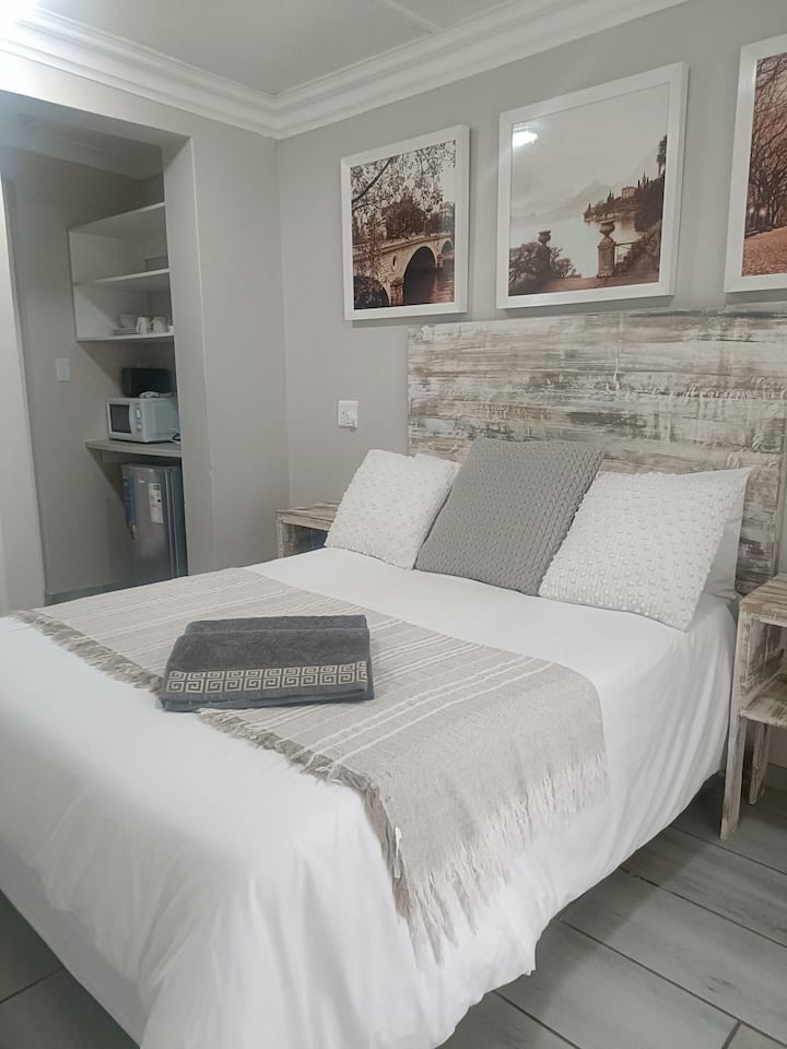 Graceland: Classic Petit - Krugersdorp