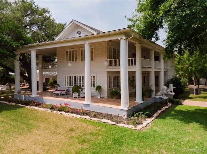 Historic Greek Revival Paradise - Pharr, TX