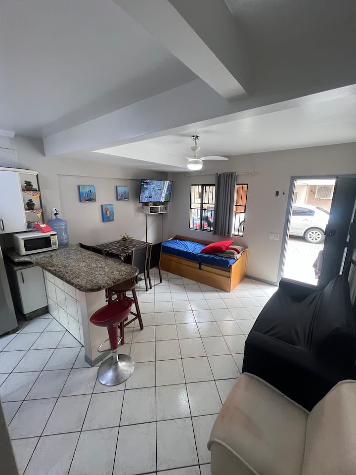 Apto Av. Principal, 02 Suítes, Ar Cond E Churrasq. - Bombinhas