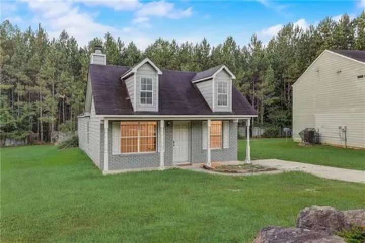 Cozy Cottage | 3br 2ba | Near Airport - Union City, GA