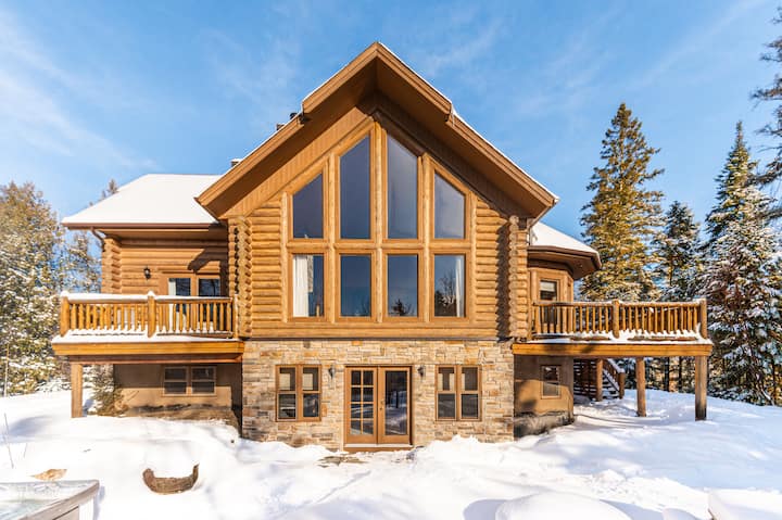 Fiddler Lake Resort: Chalet + Private Pool & Spa - Saint-Sauveur