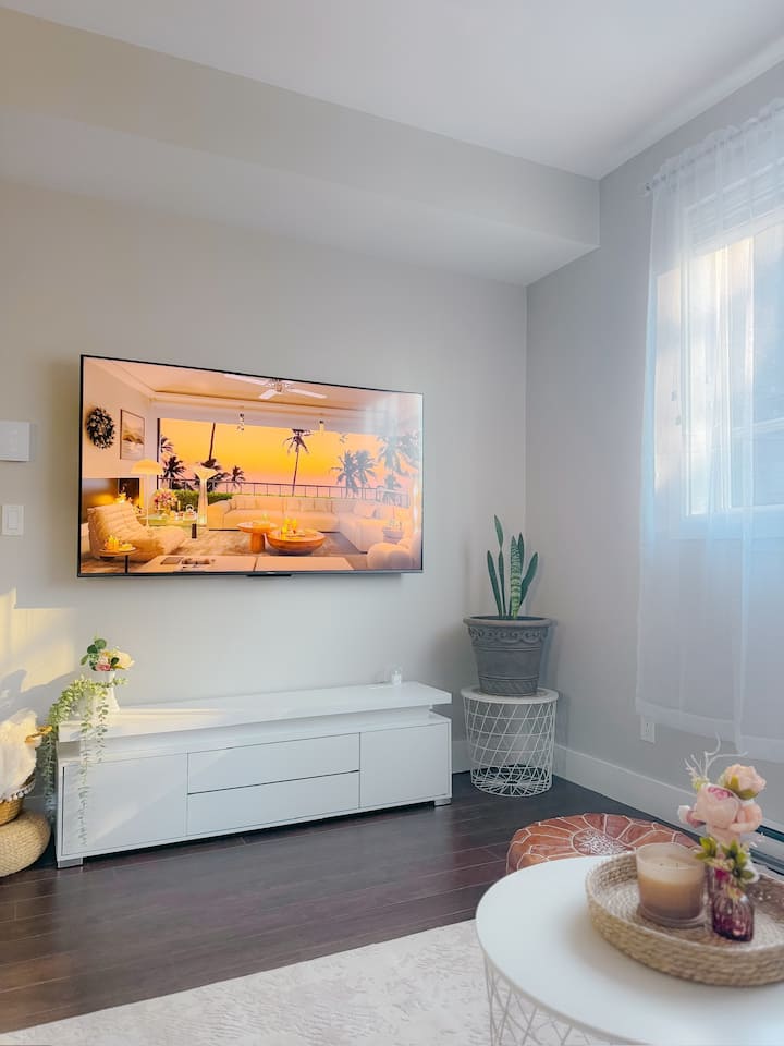 Bright & Modern Home In Langford - Langford