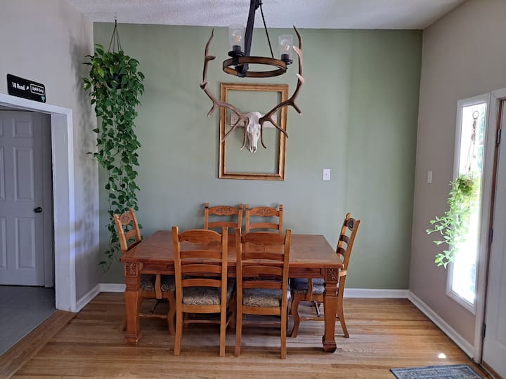 Two King Beds, Downtown, Full Kitchen, Fenced Yard - Colorado Mesa University, Grand Junction