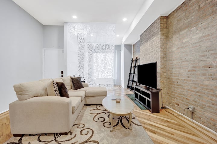 Huge & Updated: W/d, Easy Parking, Near West Loop - Chicago, IL