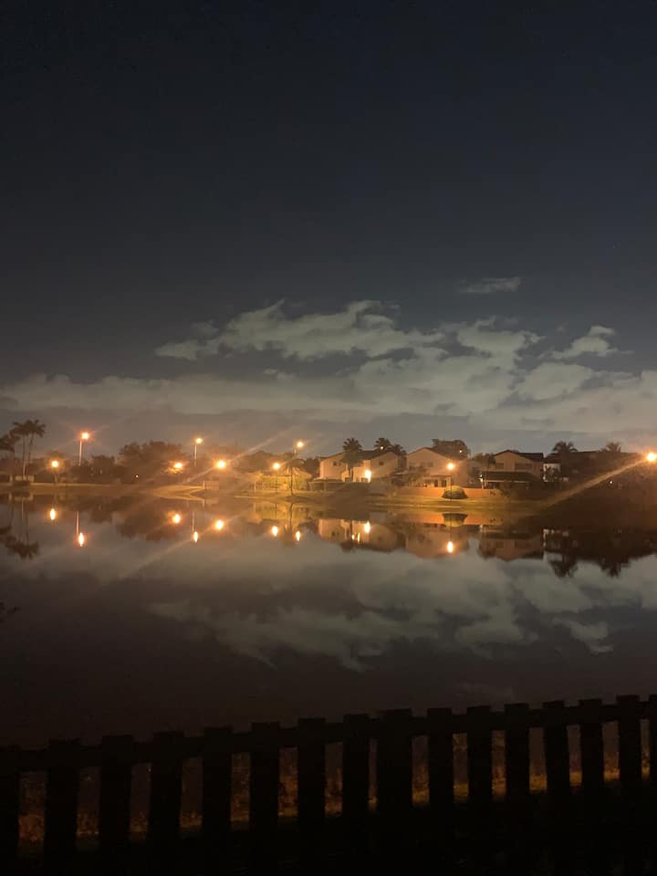 Lakefront House - Doral