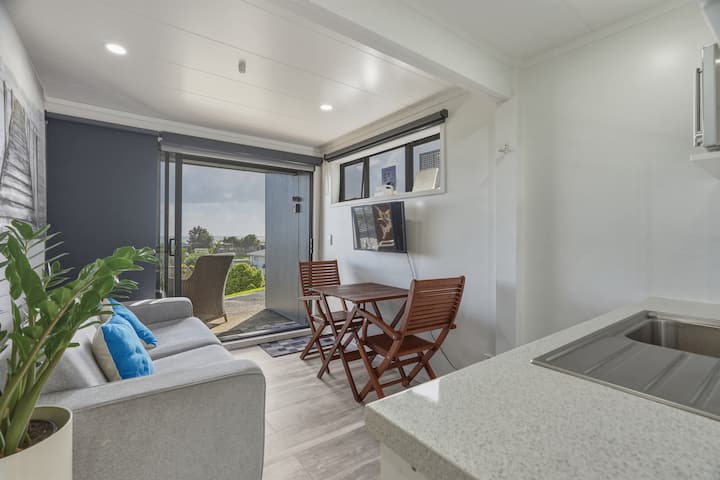 Hook, Wine & Sinker - Ahipara