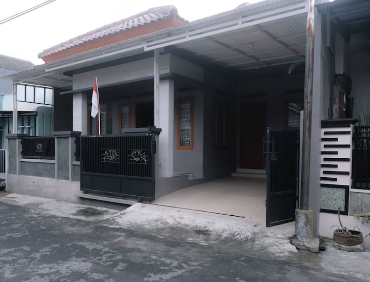 Cemara100 Homestay - Tasikmalaya