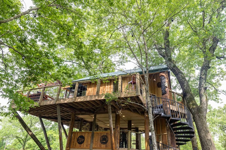 Arkansas River Treehouse Vacation Rentals - United States | Airbnb
