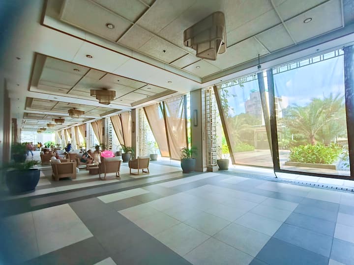 1br Cool Suite/parking Slot Steps Away Ayala Mall - Malabon