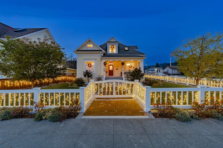 The Warmest 1906 Craftsman Home - Ferndale, CA