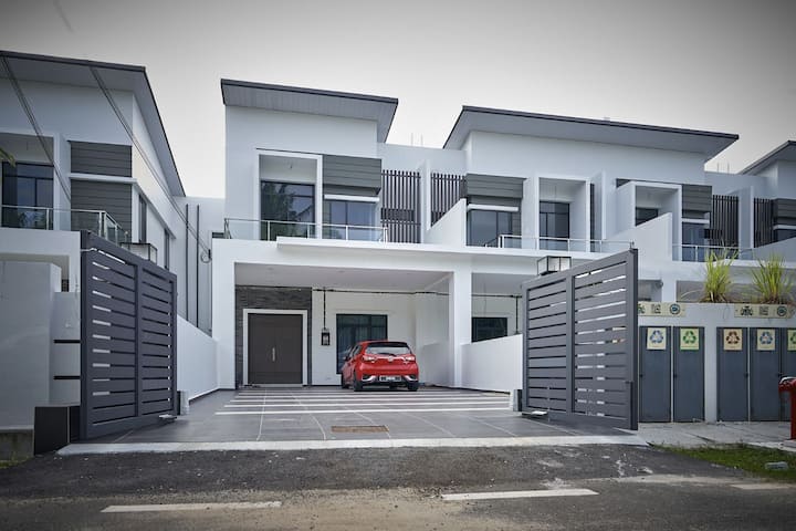 Lavish Guesthouse Muar
Homestay - Muar