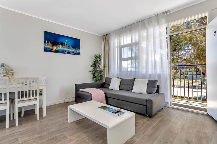 Walk To Beach & Cafes Near City & Airport - Adelaide