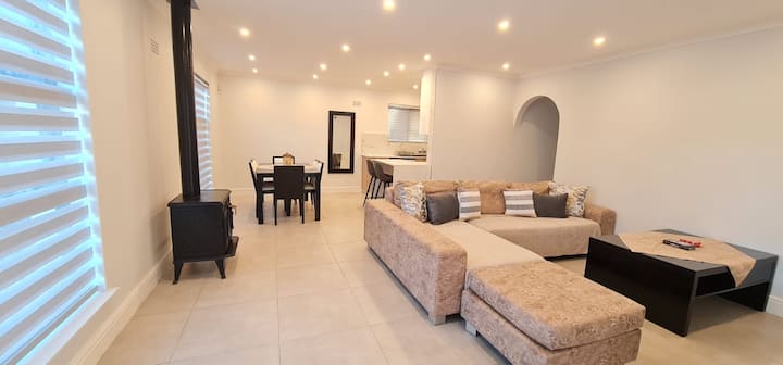 Luxury 14 Sleeper Villa Lamsyh / 1000m2 Garden - Cape Town