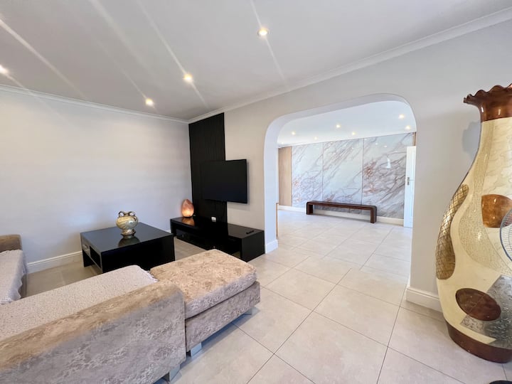 Luxury 14 Sleeper Villa Lamsyh / 1000m2 Garden. - Kapstadt