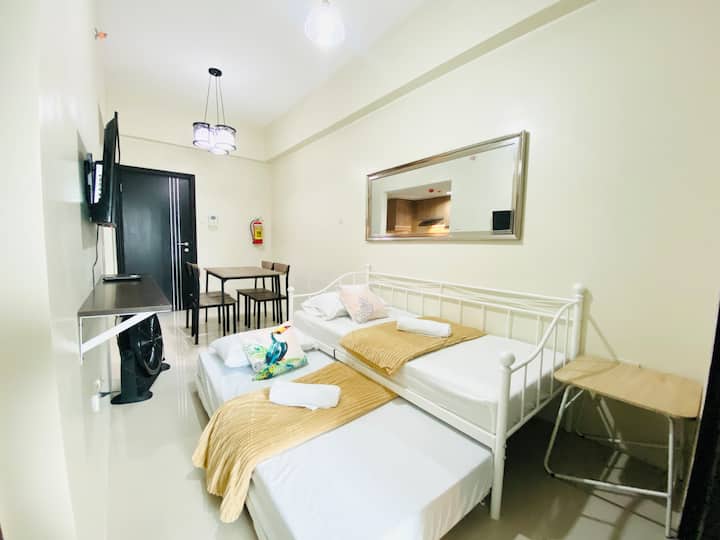 1br+2br For A Price Of 1 Near Mall W/ Pool - Cebu