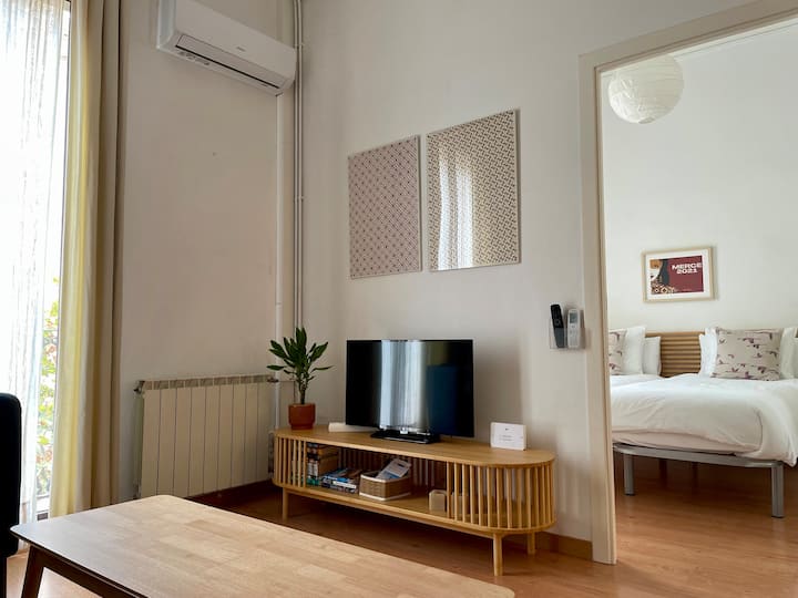 Near Jardinets De Gràcia. C. Hutb - 009099 - Barcelone