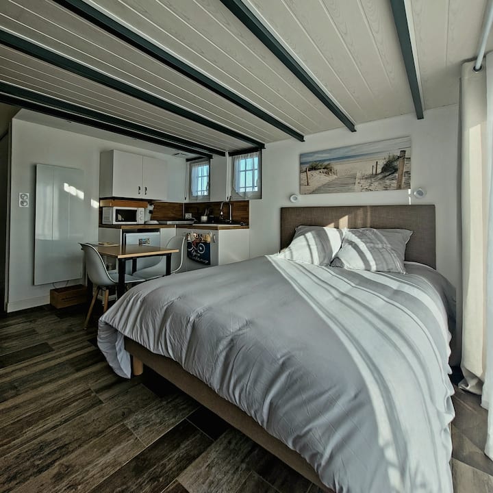 Studio Avec Son Coin Détente Extérieur Et Parking - France