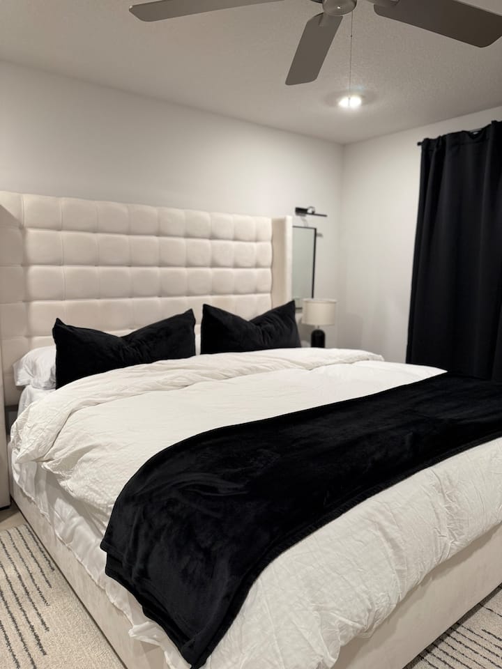 Cozy Bedroom In The Heart Of Psl - Port St. Lucie, FL