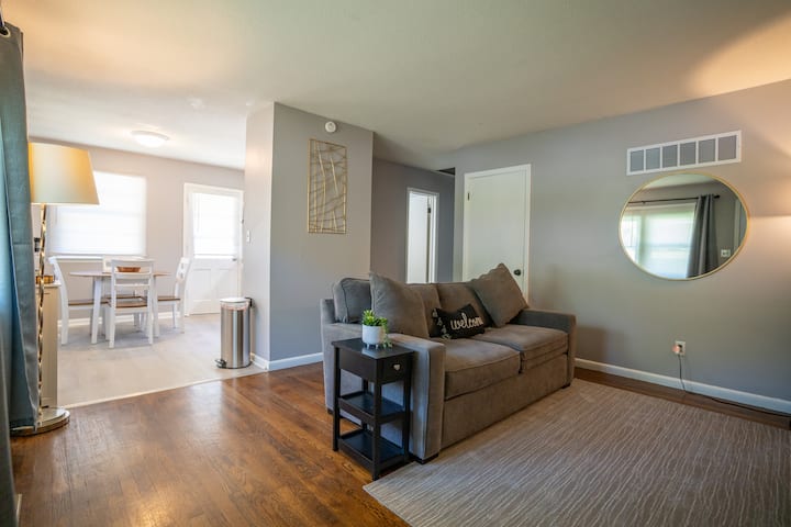 World Cup Location Remodeled W/ Garage King/queen - Independence, MO